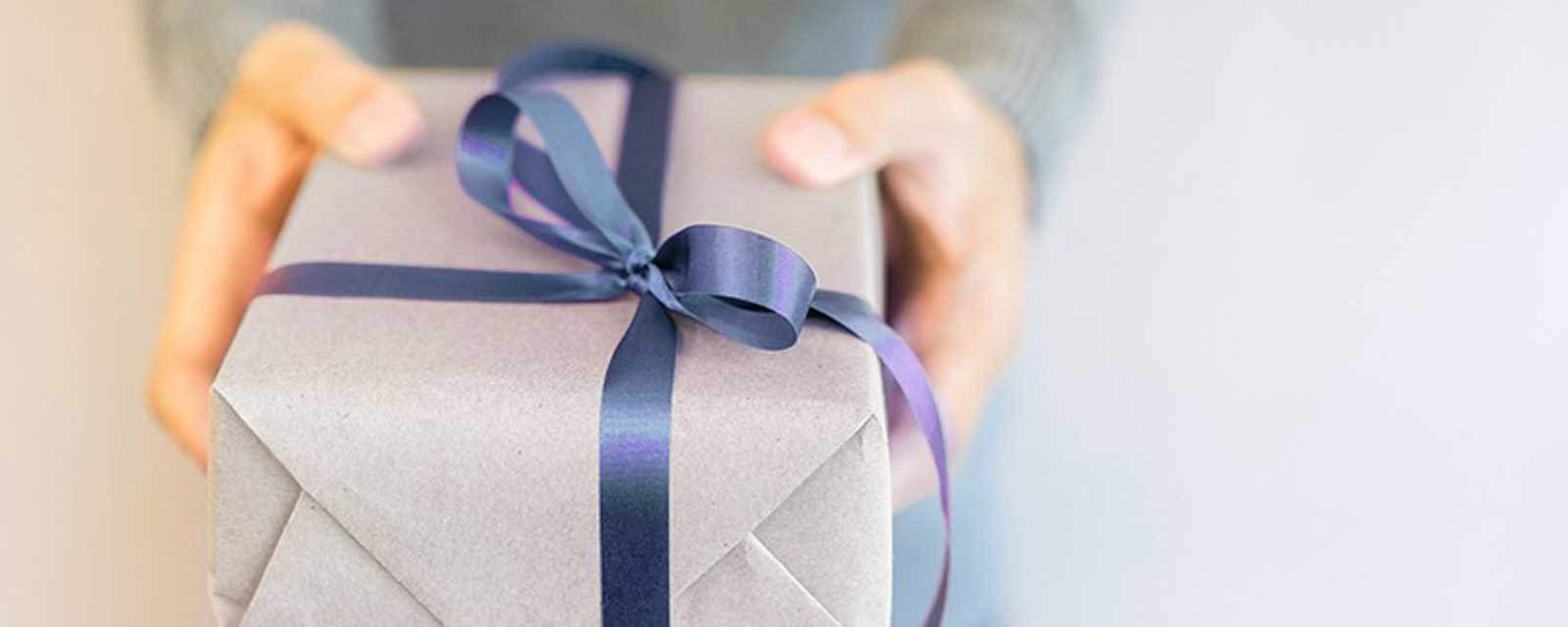 A Brief Guide on Giving Gifts to Women
