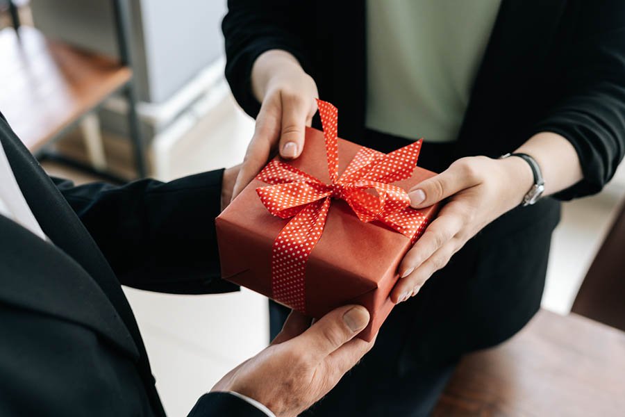 How To Prepare Corporate Gifts For Your Next Business Event