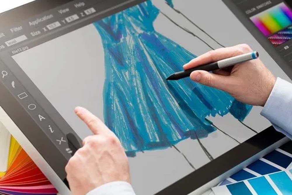 Exploring the Potential of Technology in the Fashion Industry