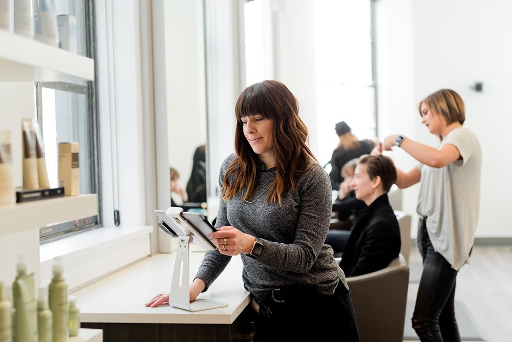 How to Work With Influencers As a Small Business: 5 Simple Steps